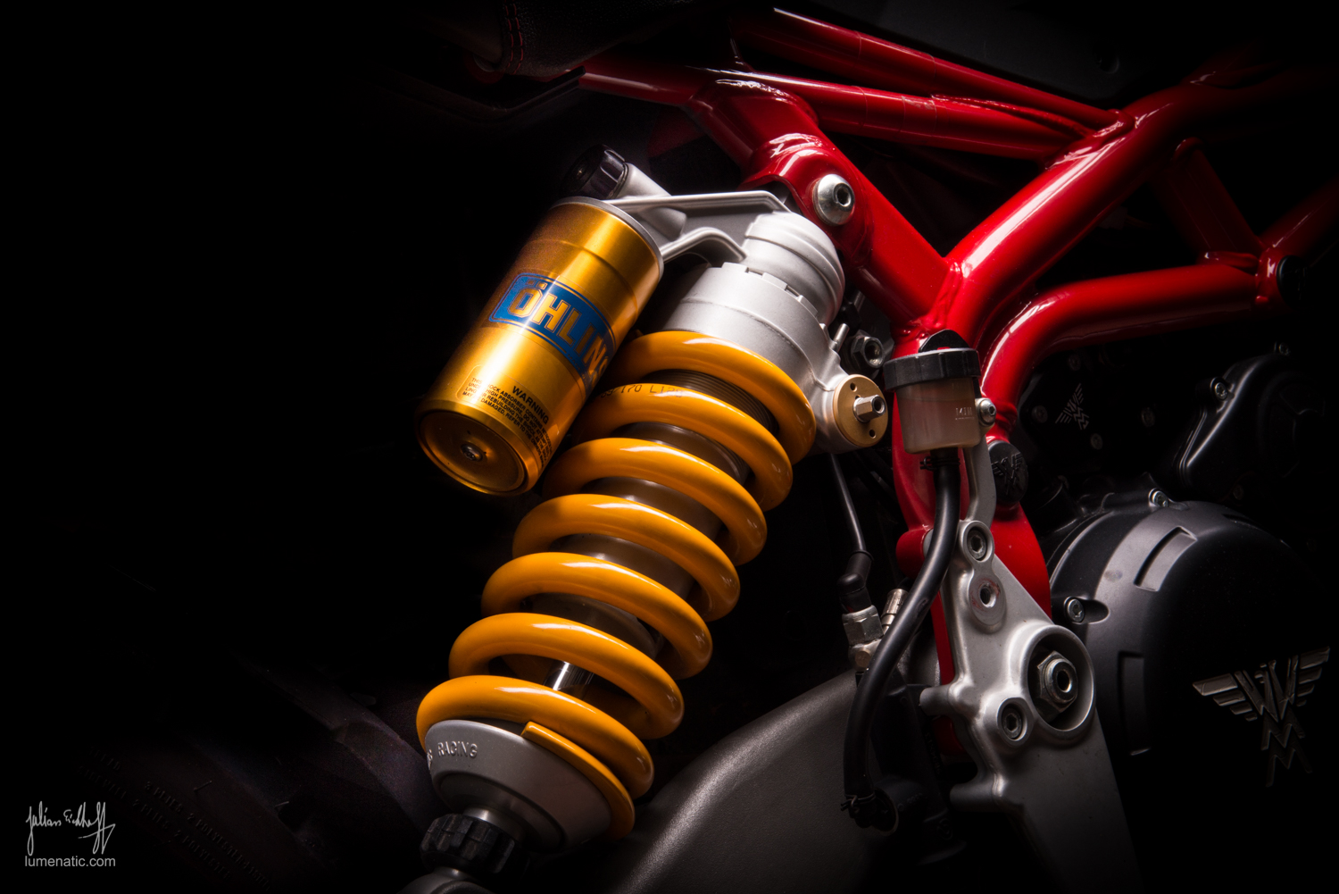 Homemade motorbike studio shoot - Lumenatic.com