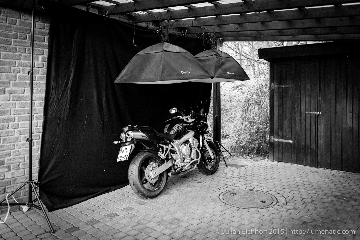 Homemade motorbike studio shoot - Lumenatic.com